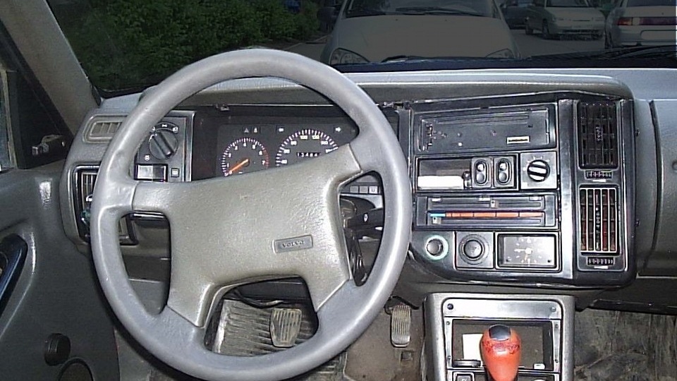 Volvo 460 L (464) 2.0 (110 Hp) Automatic